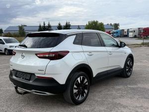 White Opel Grandland X 2018 in Alytus, with an engine capacity of 1.20 L and mileage of 197 thousand km for 8950 €, photo 4 on AUTOMOTO.COM.LV