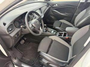 White Opel Grandland X 2018 in Alytus, with an engine capacity of 1.20 L and mileage of 197 thousand km for 8950 €, photo 6 on AUTOMOTO.COM.LV