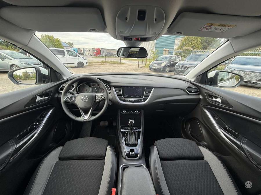 White Opel Grandland X 2018 in Alytus, with an engine capacity of 1.20 L and mileage of 197 thousand km for 8950 €, photo 7 on AUTOMOTO.COM.LV