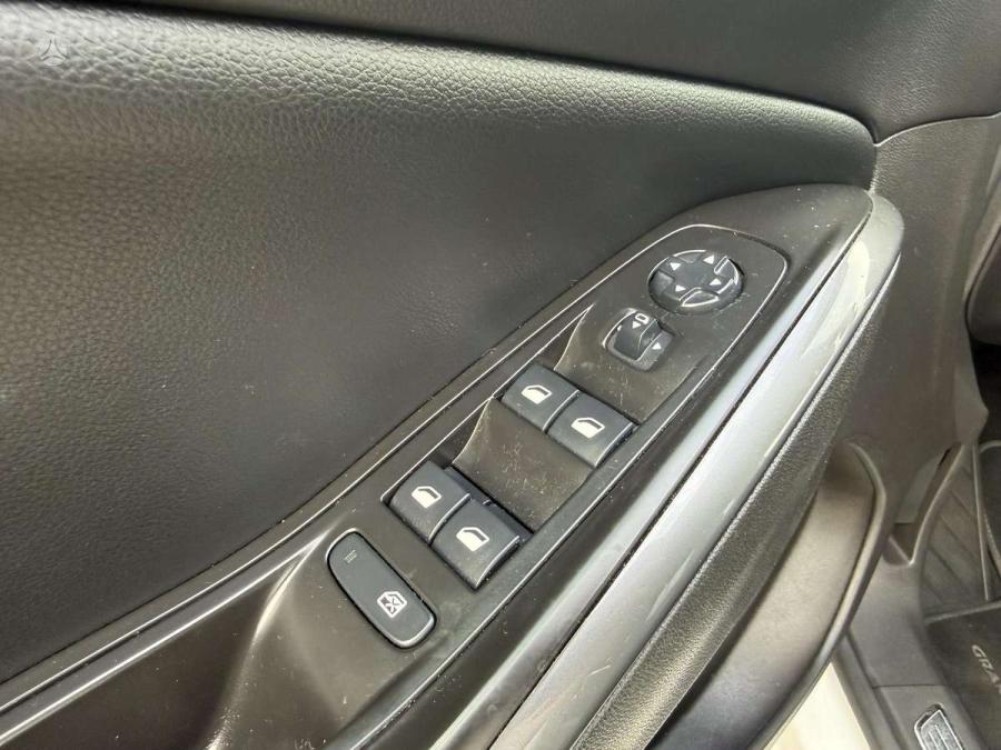 White Opel Grandland X 2018 in Alytus, with an engine capacity of 1.20 L and mileage of 197 thousand km for 8950 €, photo 12 on AUTOMOTO.COM.LV