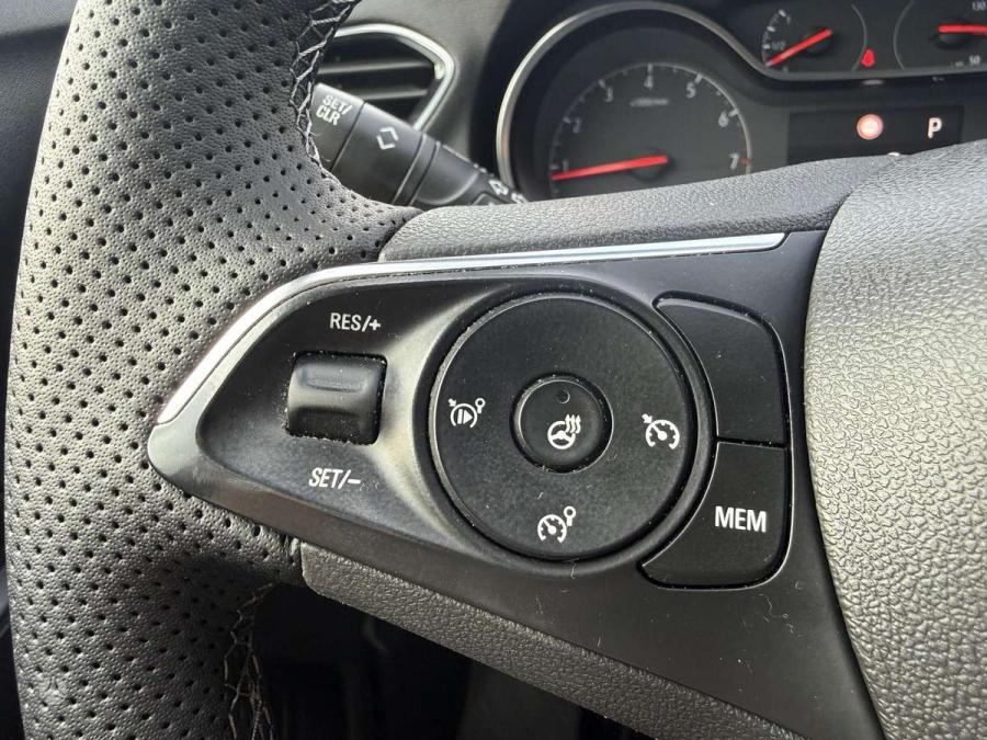 White Opel Grandland X 2018 in Alytus, with an engine capacity of 1.20 L and mileage of 197 thousand km for 8950 €, photo 14 on AUTOMOTO.COM.LV