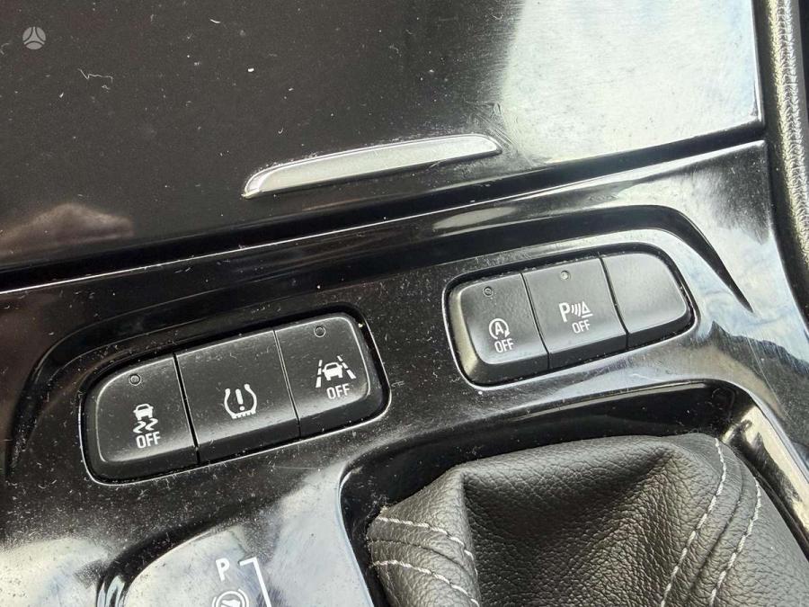 White Opel Grandland X 2018 in Alytus, with an engine capacity of 1.20 L and mileage of 197 thousand km for 8950 €, photo 20 on AUTOMOTO.COM.LV