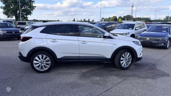 White Opel Grandland X 2018 in Marijampole, with an engine capacity of 1.60 L and mileage of 180 thousand km for 11000 €, photo 3 on AUTOMOTO.COM.LV