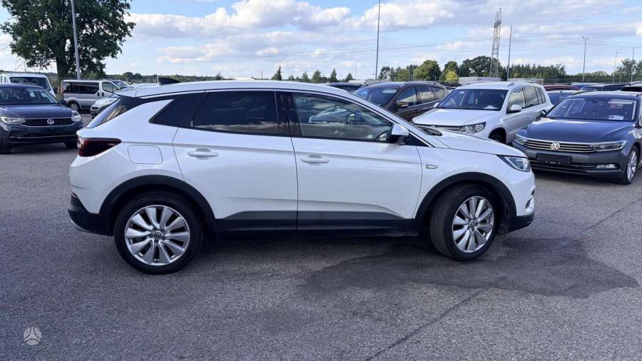 White Opel Grandland X 2018 in Marijampole, with an engine capacity of 1.60 L and mileage of 180 thousand km for 11000 €, photo 3 on AUTOMOTO.COM.LV