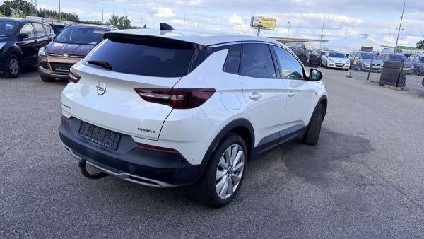 White Opel Grandland X 2018 in Marijampole, with an engine capacity of 1.60 L and mileage of 180 thousand km for 11000 €, photo 4 on AUTOMOTO.COM.LV