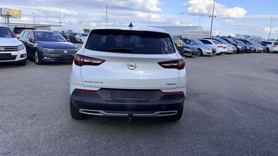 White Opel Grandland X 2018 in Marijampole, with an engine capacity of 1.60 L and mileage of 180 thousand km for 11000 €, photo 5 on AUTOMOTO.COM.LV