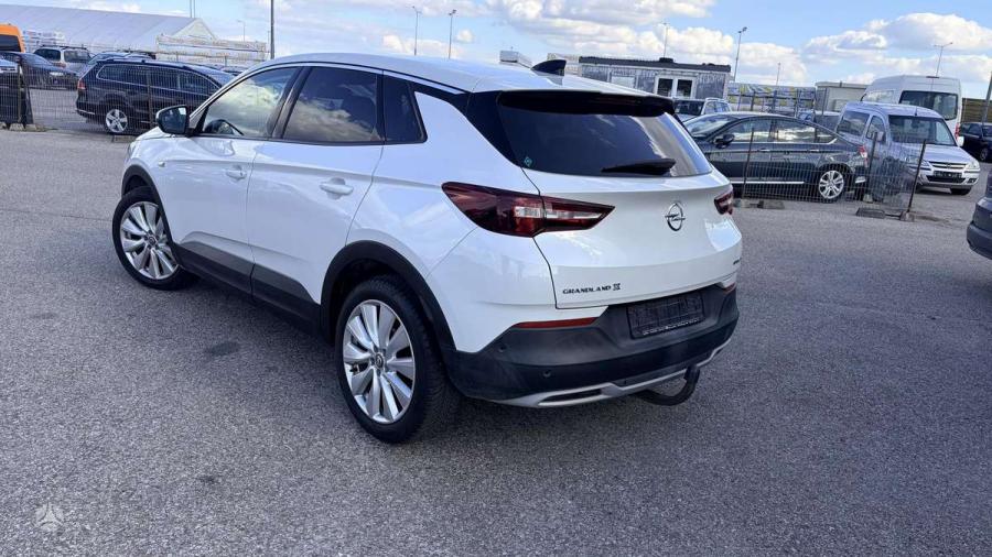 White Opel Grandland X 2018 in Marijampole, with an engine capacity of 1.60 L and mileage of 180 thousand km for 11000 €, photo 6 on AUTOMOTO.COM.LV