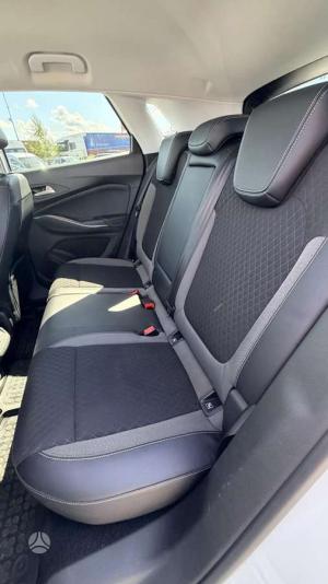 White Opel Grandland X 2018 in Marijampole, with an engine capacity of 1.60 L and mileage of 180 thousand km for 11000 €, photo 10 on AUTOMOTO.COM.LV