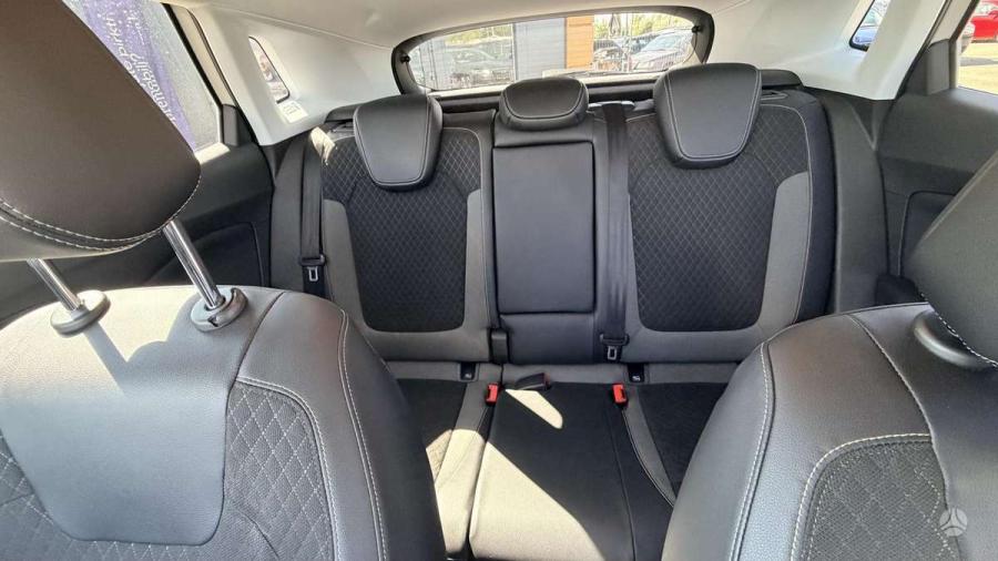 White Opel Grandland X 2018 in Marijampole, with an engine capacity of 1.60 L and mileage of 180 thousand km for 11000 €, photo 13 on AUTOMOTO.COM.LV