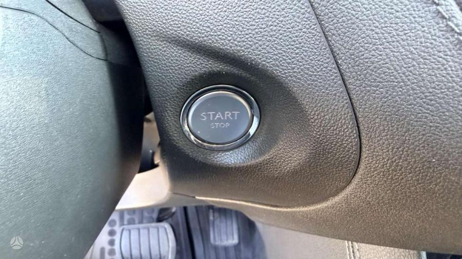 White Opel Grandland X 2018 in Marijampole, with an engine capacity of 1.60 L and mileage of 180 thousand km for 11000 €, photo 14 on AUTOMOTO.COM.LV