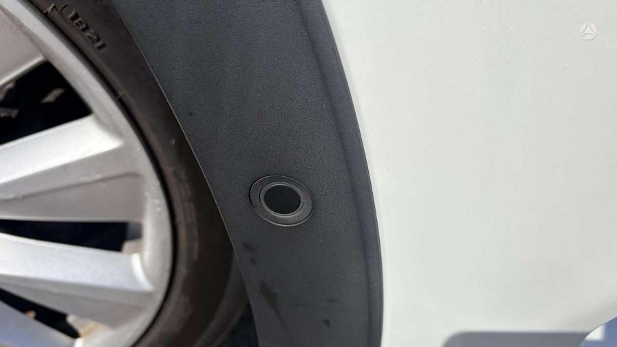 White Opel Grandland X 2018 in Marijampole, with an engine capacity of 1.60 L and mileage of 180 thousand km for 11000 €, photo 17 on AUTOMOTO.COM.LV