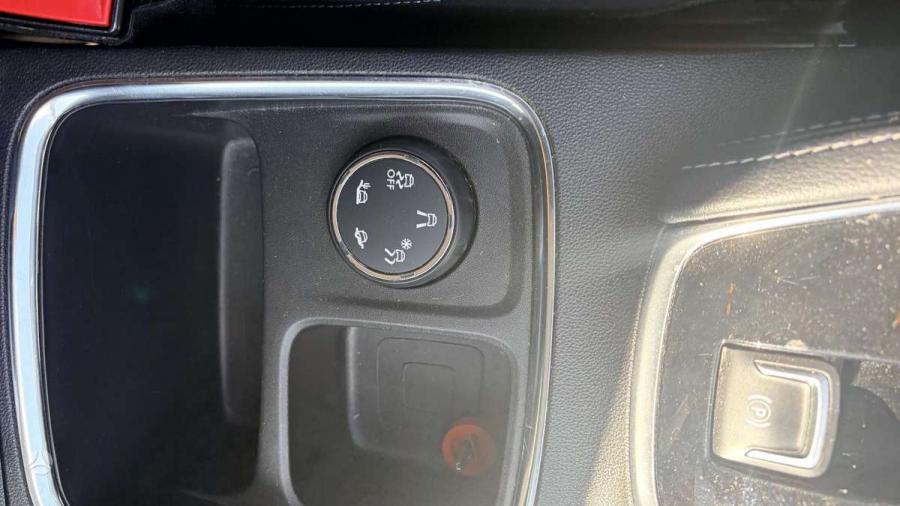 White Opel Grandland X 2018 in Marijampole, with an engine capacity of 1.60 L and mileage of 180 thousand km for 11000 €, photo 23 on AUTOMOTO.COM.LV
