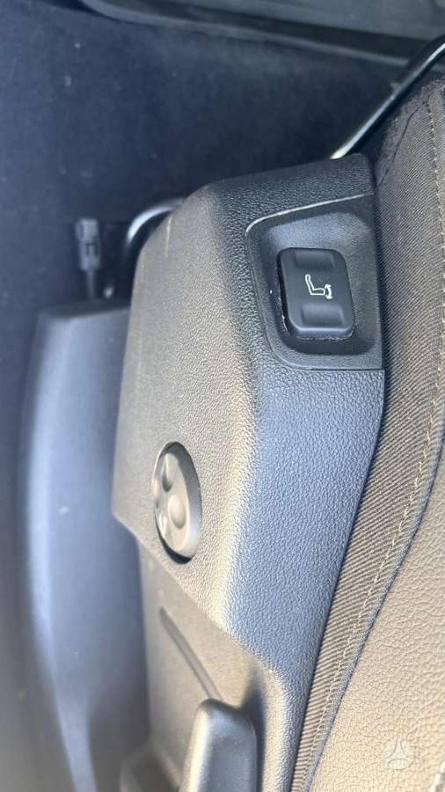 White Opel Grandland X 2018 in Marijampole, with an engine capacity of 1.60 L and mileage of 180 thousand km for 11000 €, photo 31 on AUTOMOTO.COM.LV