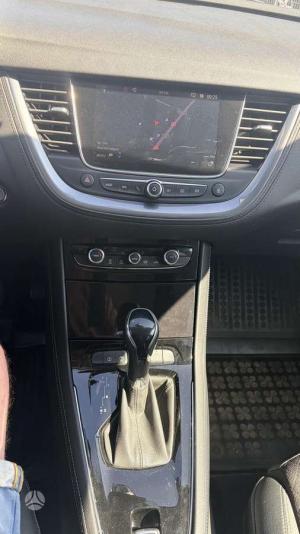 White Opel Grandland X 2018 in Marijampole, with an engine capacity of 1.60 L and mileage of 180 thousand km for 11000 €, photo 34 on AUTOMOTO.COM.LV