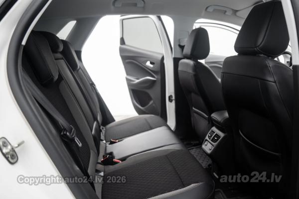 White Opel Grandland X 2018 in Tallinn, with an engine capacity of 1.60 L and mileage of 200 thousand km for 9999 €, photo 11 on AUTOMOTO.COM.LV