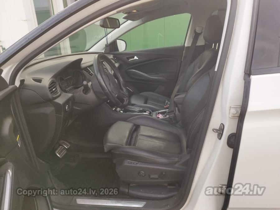 Белый Опель Grandland X 2018 в Нарва, объемом двигателя 2.00 л и пробегом 137 тыс. км за 12900 €, фото 5 на AUTOMOTO.COM.LV