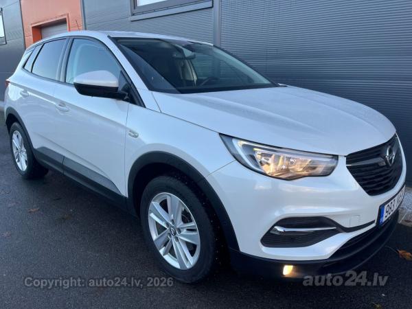 White Opel Grandland X 2019 in Kuressaare, with an engine capacity of 1.20 L and mileage of 91 thousand km for 13390 €, photo 3 on AUTOMOTO.COM.LV