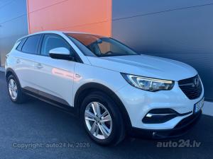 White Opel Grandland X 2019 in Kuressaare, with an engine capacity of 1.20 L and mileage of 91 thousand km for 13390 €, photo 4 on AUTOMOTO.COM.LV