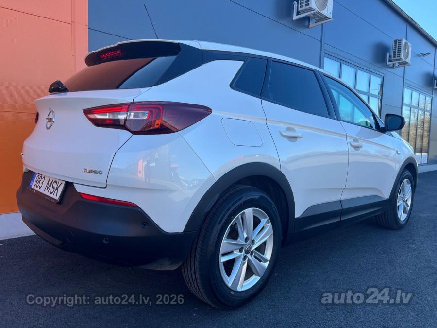 White Opel Grandland X 2019 in Kuressaare, with an engine capacity of 1.20 L and mileage of 91 thousand km for 13390 €, photo 7 on AUTOMOTO.COM.LV