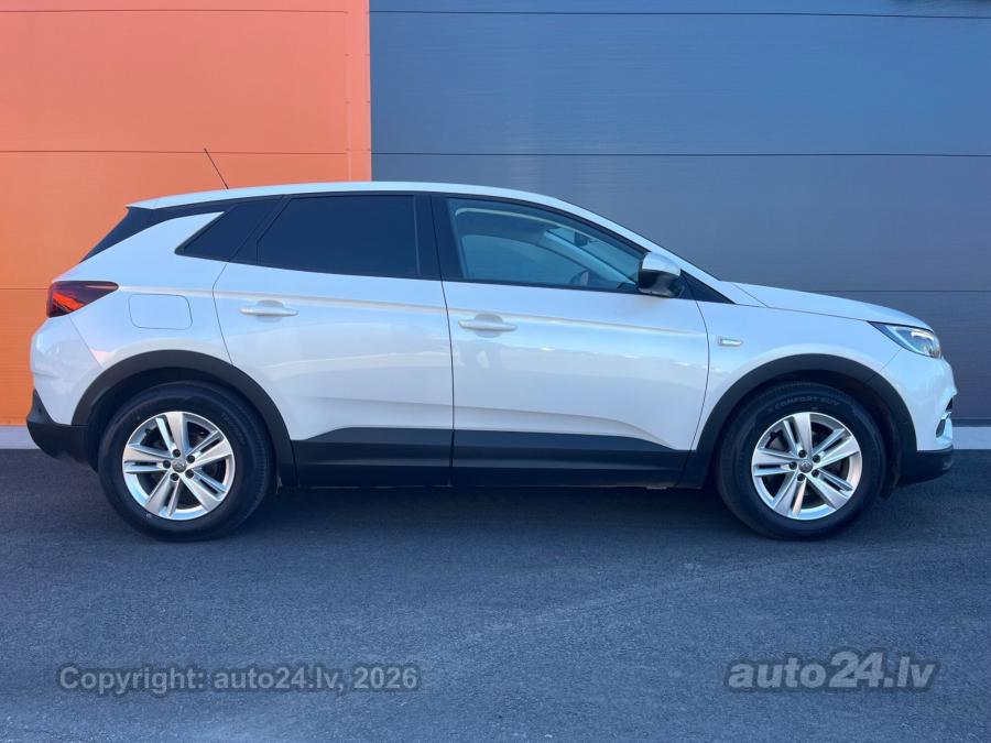 White Opel Grandland X 2019 in Kuressaare, with an engine capacity of 1.20 L and mileage of 91 thousand km for 13390 €, photo 8 on AUTOMOTO.COM.LV