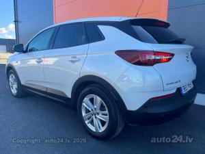 White Opel Grandland X 2019 in Kuressaare, with an engine capacity of 1.20 L and mileage of 91 thousand km for 13390 €, photo 5 on AUTOMOTO.COM.LV