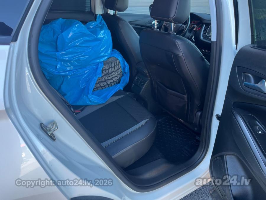 White Opel Grandland X 2019 in Kuressaare, with an engine capacity of 1.20 L and mileage of 91 thousand km for 13390 €, photo 15 on AUTOMOTO.COM.LV