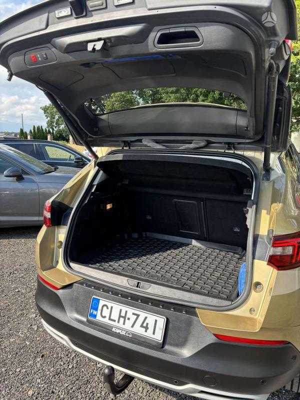 Yellow Opel Grandland X 2018 in Siauliai, with an engine capacity of 1.56 L and mileage of 178 thousand km for 9900 €, photo 8 on AUTOMOTO.COM.LV