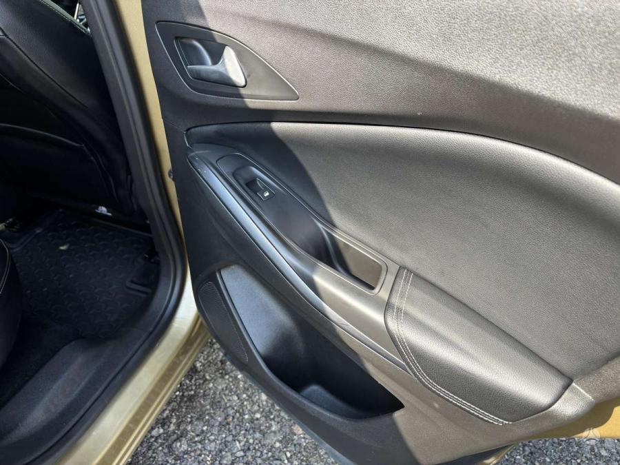 Yellow Opel Grandland X 2018 in Siauliai, with an engine capacity of 1.56 L and mileage of 178 thousand km for 9900 €, photo 17 on AUTOMOTO.COM.LV