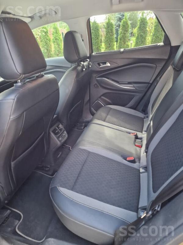 Yellow Opel Grandland X 2018 in Jelgava, with an engine capacity of 2.00 L and mileage of 228 thousand km for 12950 €, photo 5 on AUTOMOTO.COM.LV