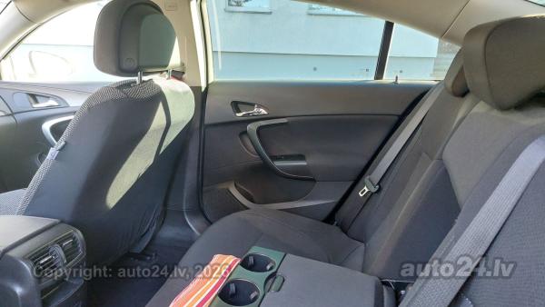 Beige Opel Insignia 2013 in Tallinn, with an engine capacity of 1.80 L and mileage of 112 thousand km for 5999 €, photo 3 on AUTOMOTO.COM.LV