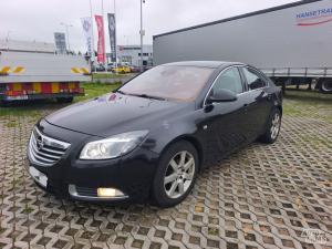 Black Opel Insignia 2008 in Vilnius, with an engine capacity of 2.00 L and mileage of 230 thousand km for 1950 €, photo 4 on AUTOMOTO.COM.LV