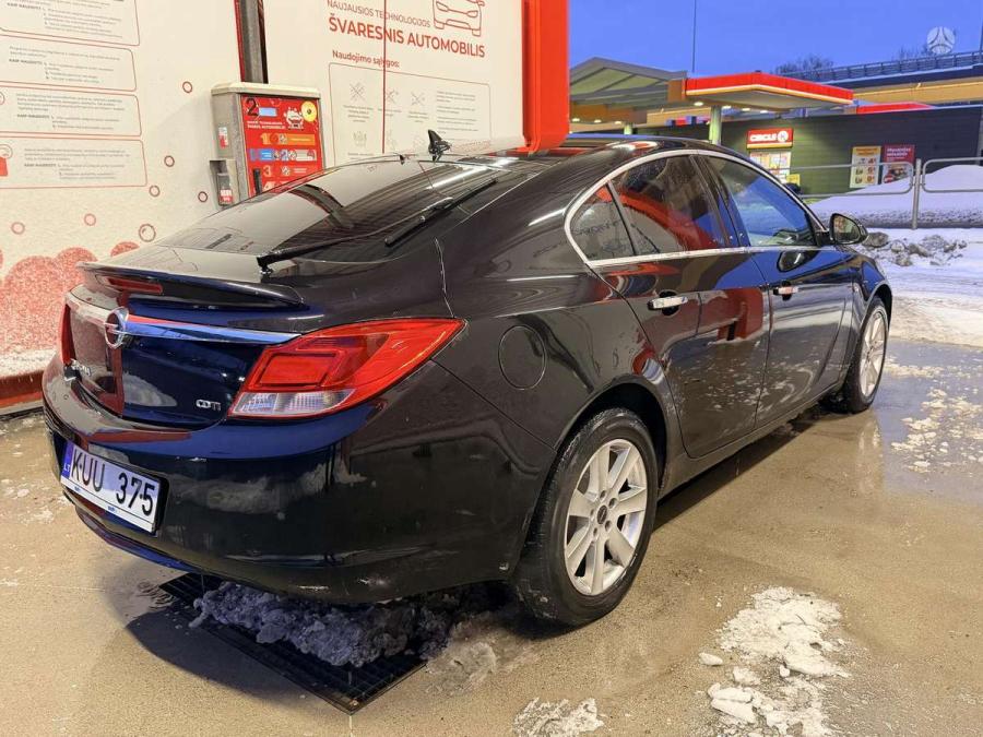 Black Opel Insignia 2009 in Klaipeda, with an engine capacity of 1.96 L and mileage of 352 thousand km for 2650 €, photo 3 on AUTOMOTO.COM.LV