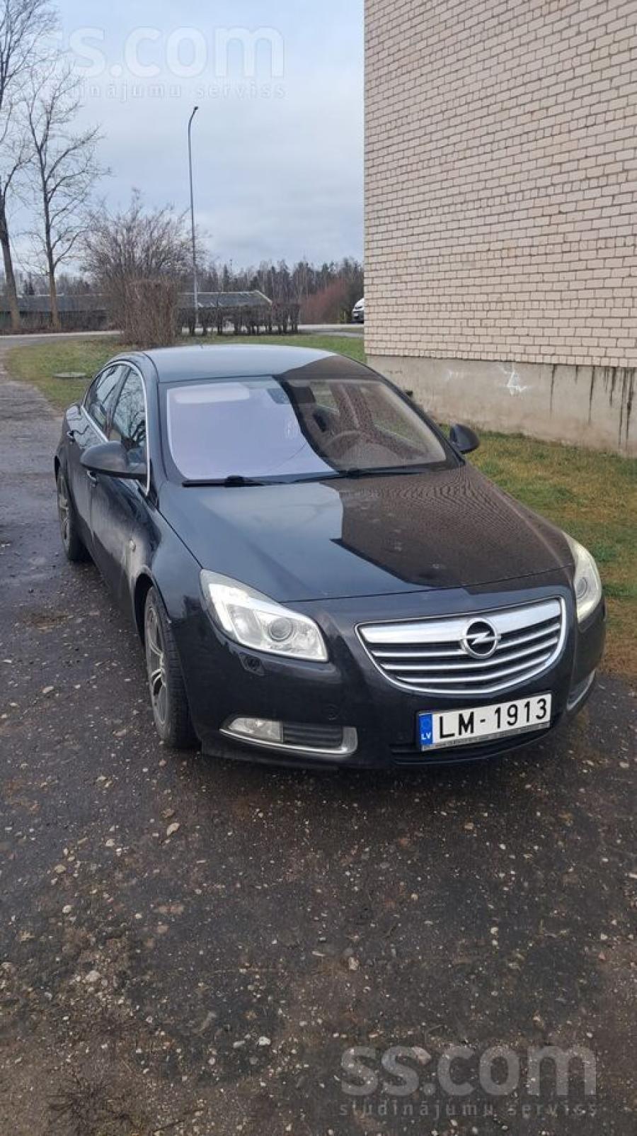 Black Opel Insignia 2009 in Madona, with an engine capacity of 2.00 L and mileage of 206 thousand km for 2700 €, photo 1 on AUTOMOTO.COM.LV