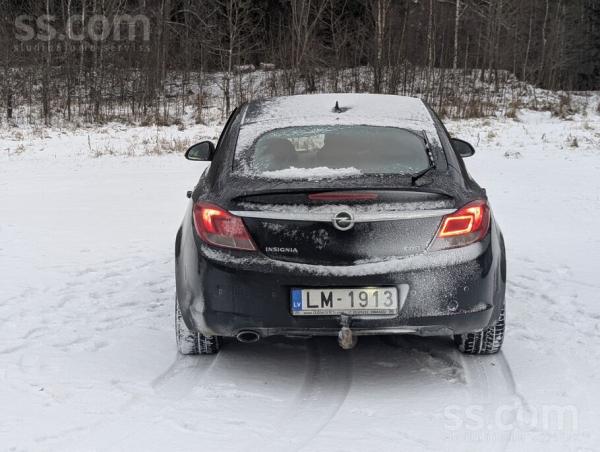 Black Opel Insignia 2009 in Madona, with an engine capacity of 2.00 L and mileage of 206 thousand km for 2700 €, photo 3 on AUTOMOTO.COM.LV