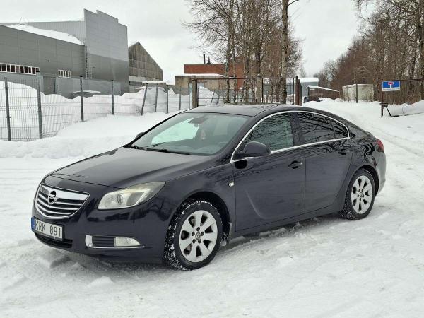 Black Opel Insignia 2009 in Plunge, with an engine capacity of 1.96 L and mileage of 329 thousand km for 2100 €, photo 1 on AUTOMOTO.COM.LV