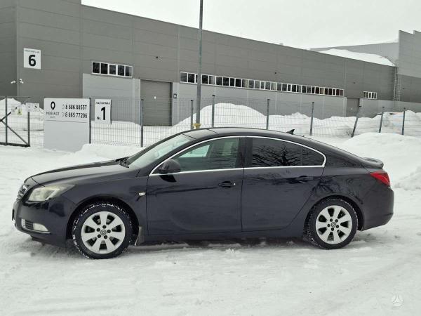 Black Opel Insignia 2009 in Plunge, with an engine capacity of 1.96 L and mileage of 329 thousand km for 2100 €, photo 2 on AUTOMOTO.COM.LV