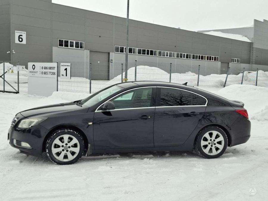 Black Opel Insignia 2009 in Plunge, with an engine capacity of 1.96 L and mileage of 329 thousand km for 2100 €, photo 2 on AUTOMOTO.COM.LV