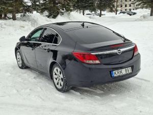 Black Opel Insignia 2009 in Plunge, with an engine capacity of 1.96 L and mileage of 329 thousand km for 2100 €, photo 3 on AUTOMOTO.COM.LV