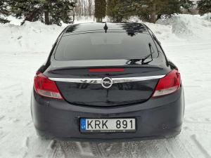 Black Opel Insignia 2009 in Plunge, with an engine capacity of 1.96 L and mileage of 329 thousand km for 2100 €, photo 4 on AUTOMOTO.COM.LV