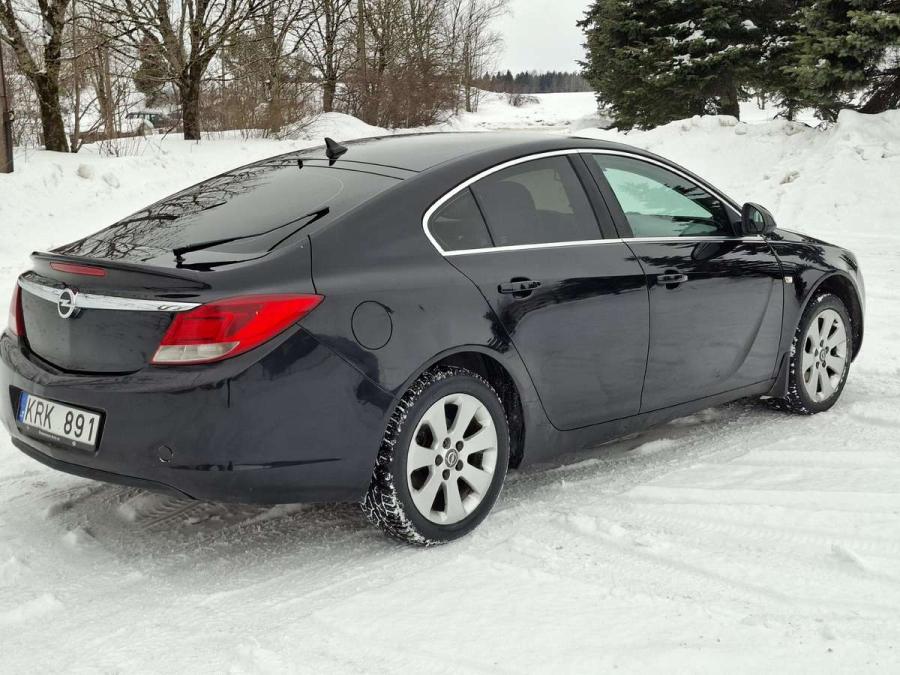 Black Opel Insignia 2009 in Plunge, with an engine capacity of 1.96 L and mileage of 329 thousand km for 2100 €, photo 5 on AUTOMOTO.COM.LV