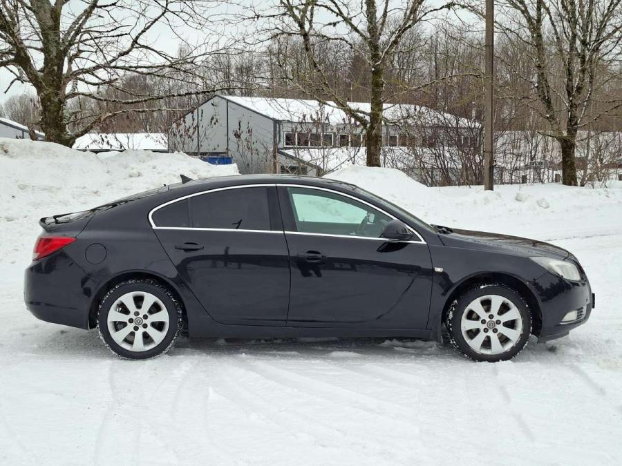 Black Opel Insignia 2009 in Plunge, with an engine capacity of 1.96 L and mileage of 329 thousand km for 2100 €, photo 6 on AUTOMOTO.COM.LV