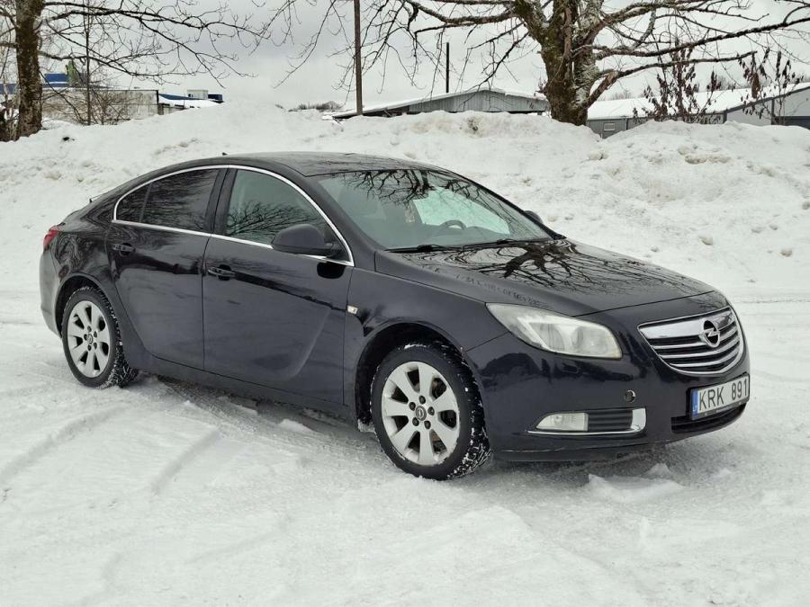 Black Opel Insignia 2009 in Plunge, with an engine capacity of 1.96 L and mileage of 329 thousand km for 2100 €, photo 7 on AUTOMOTO.COM.LV
