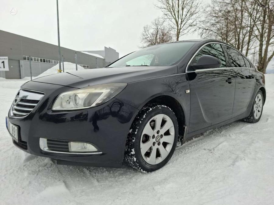 Black Opel Insignia 2009 in Plunge, with an engine capacity of 1.96 L and mileage of 329 thousand km for 2100 €, photo 9 on AUTOMOTO.COM.LV