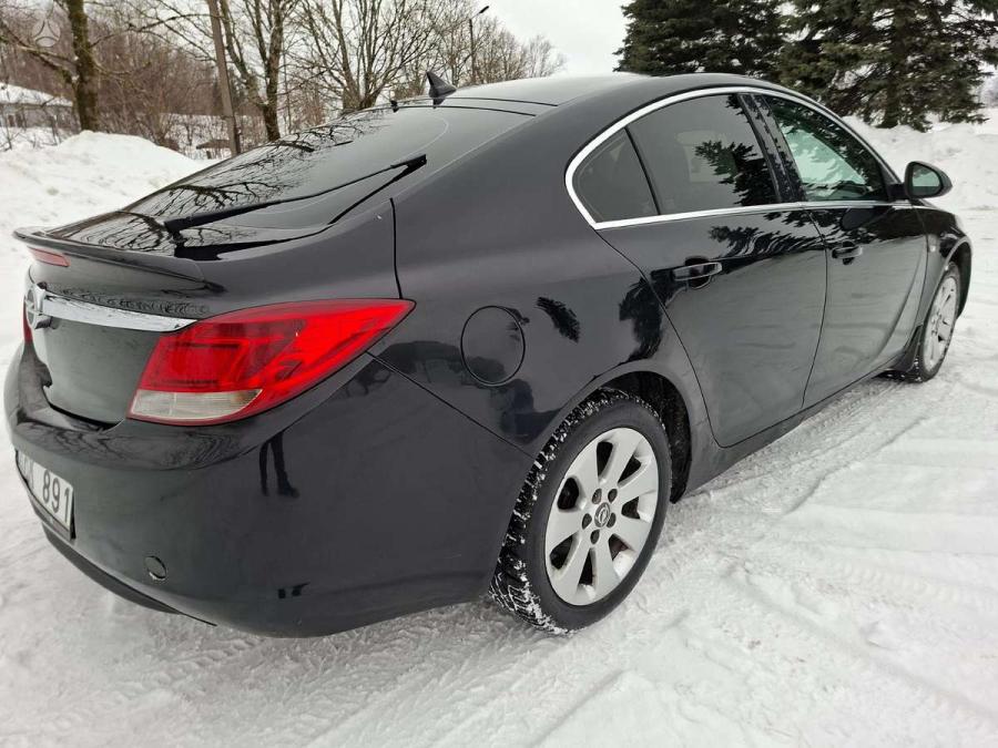 Black Opel Insignia 2009 in Plunge, with an engine capacity of 1.96 L and mileage of 329 thousand km for 2100 €, photo 12 on AUTOMOTO.COM.LV