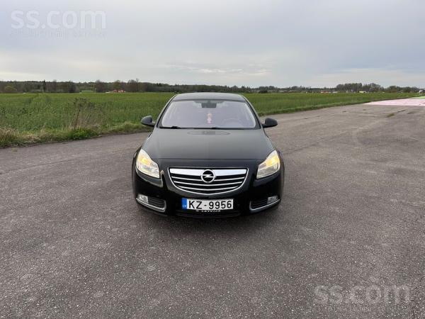 Black Opel Insignia 2009 in Talsi, with an engine capacity of 2.00 L and mileage of 236 thousand km for 2500 €, photo 4 on AUTOMOTO.COM.LV