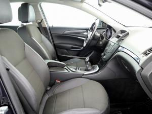Black Opel Insignia 2009 in Tallinn, with an engine capacity of 2.00 L and mileage of 234 thousand km for 1999 €, photo 15 on AUTOMOTO.COM.LV