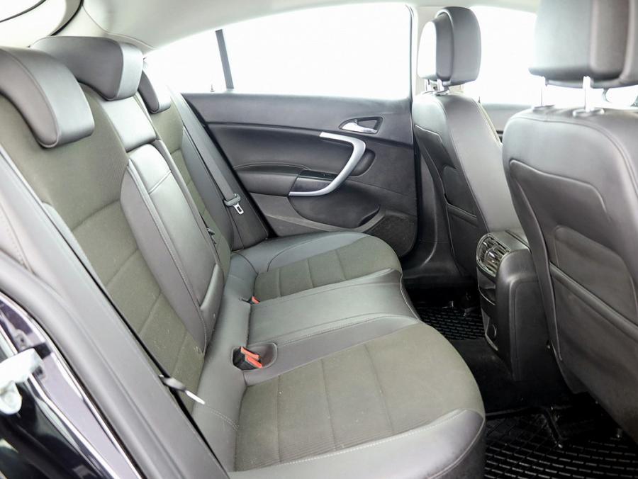 Black Opel Insignia 2009 in Tallinn, with an engine capacity of 2.00 L and mileage of 234 thousand km for 1999 €, photo 16 on AUTOMOTO.COM.LV