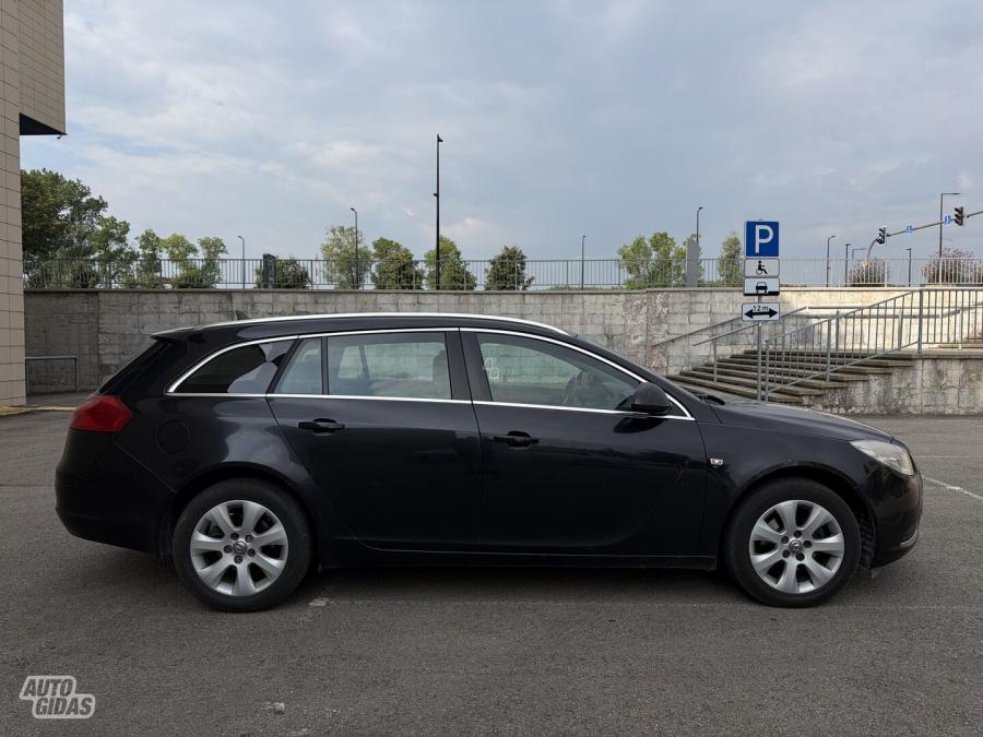 Black Opel Insignia 2009 in Alytus, with an engine capacity of 2.00 L and mileage of 310 thousand km for 1950 €, photo 3 on AUTOMOTO.COM.LV