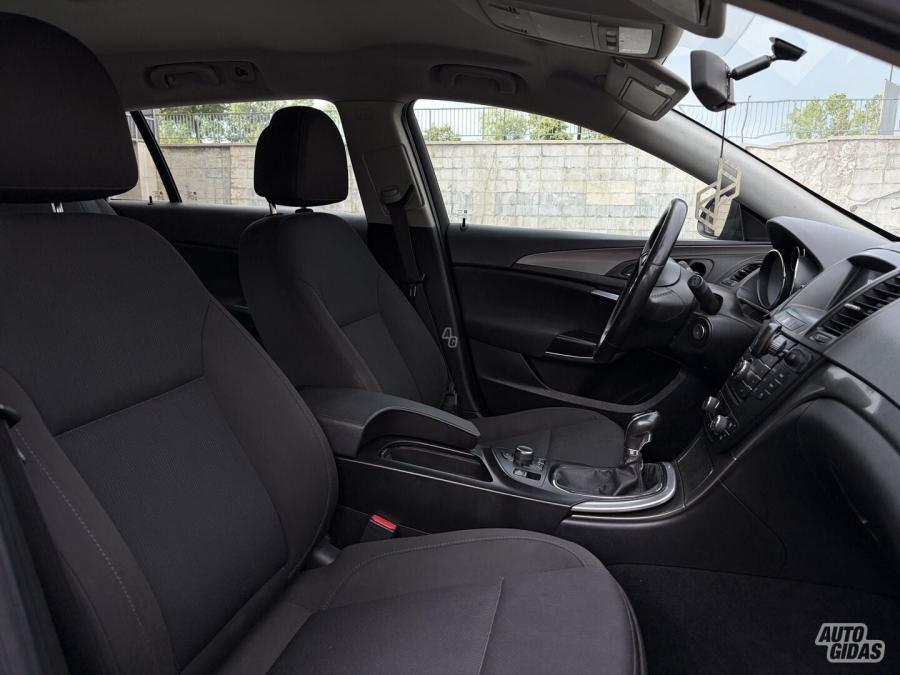 Black Opel Insignia 2009 in Alytus, with an engine capacity of 2.00 L and mileage of 310 thousand km for 1950 €, photo 10 on AUTOMOTO.COM.LV