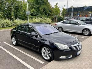 Black Opel Insignia 2009 in Riga, with an engine capacity of 2.00 L and mileage of 283 thousand km for 1300 €, photo  on AUTOMOTO.COM.LV